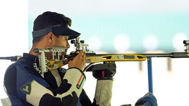 Swapnil Kusale wins bronze medal in 50m rifle 3 positions at Paris ...