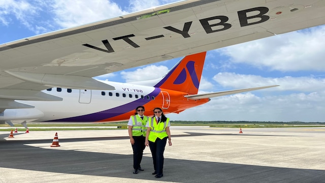 All women pilot crew brings Akasa Air's 25th Boeing 737 Max aircraft to ...