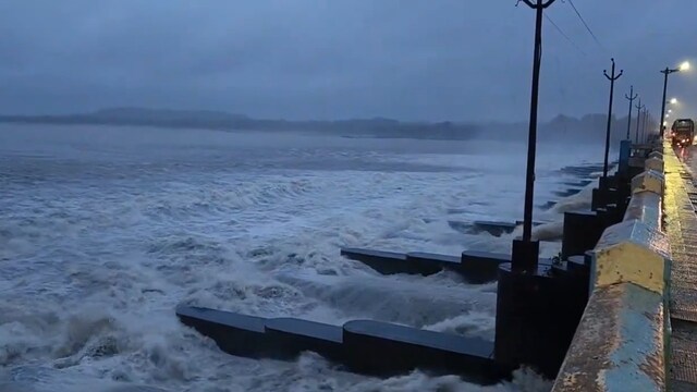 Flood alert sounded in Bihar following heavy discharge of water from ...