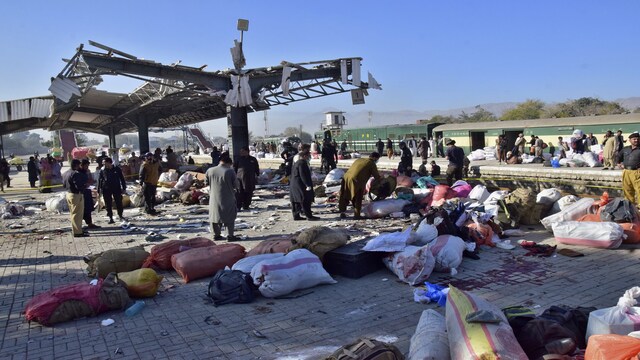 Pakistan railway station blast: 20 killed, 30 injured in bomb explosion ...