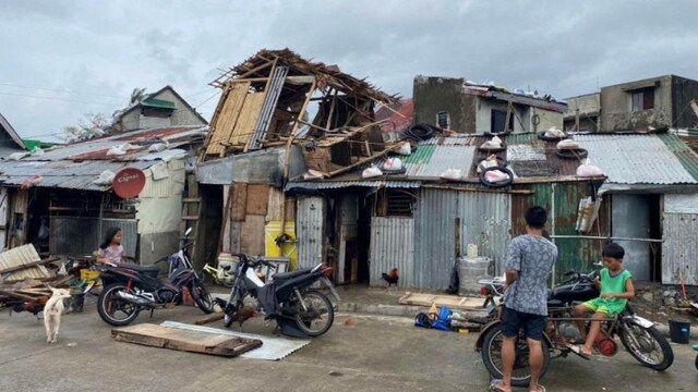 Typhoon Man-yi leaves 7 dead in landslide in Philippines and worsens ...