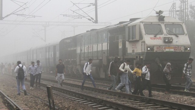 Delhi pollution: 22 trains delayed, 8 rescheduled air quality continues ...