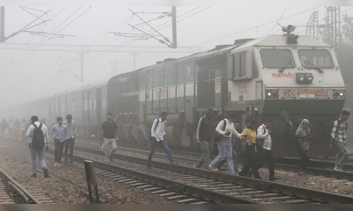 Delhi pollution: 22 trains delayed, 8 rescheduled air quality continues ...