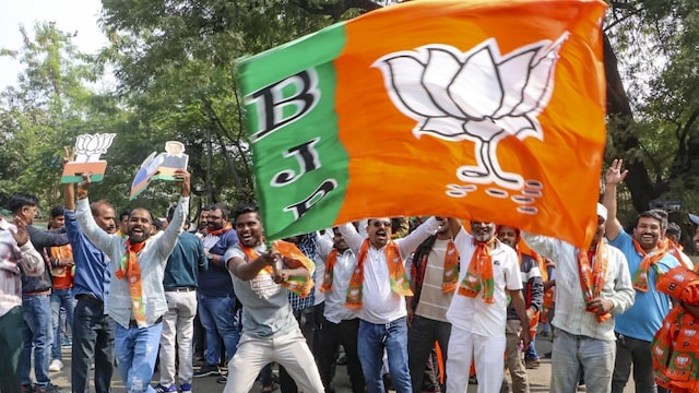 Mumbai Election Result: Mahayuti leads in 25 seats, MVA restricted to ...