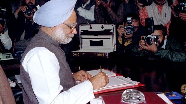 Photos | Moments across Dr. Manmohan Singh's illustrious career over ...