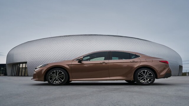 Toyota’s 9th-gen Camry debuts in India with hybrid tech and 25.49 km/l ...