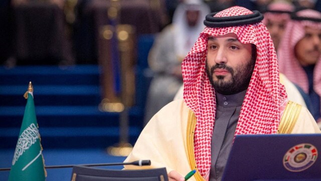 Saudi leader offers $600 billion investment pledge in Trump call - CNBC ...