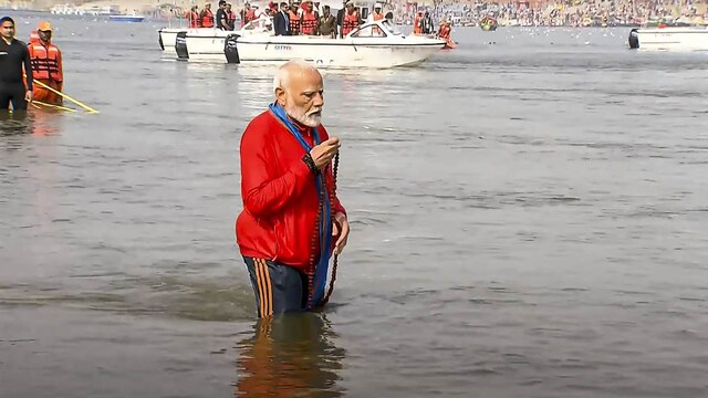 In pics | PM Modi takes holy dip at Sangam as 38 crore devotees visit ...