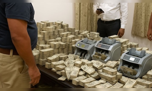 ED raid in Bihar: Officers count cash non-stop for 8 hours using 4 ...