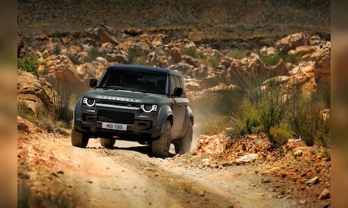 Land Rover Defender Octa hits India: Outruns G-Wagon, crosses 1m water ...