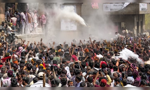 Watch: Massive crowd celebrates Masan Holi at Varanasi's Manikarnika ...