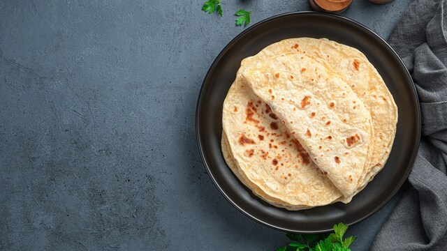 50 best breads in the world: Butter garlic naan and 7 other Indian ...