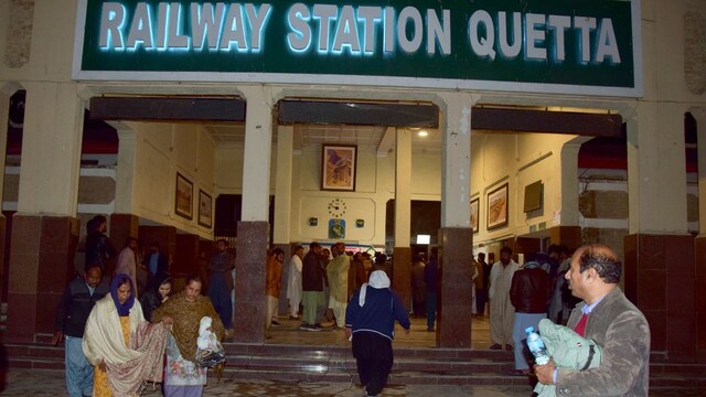 Pakistan Train Hijack Highlights: 190 passengers rescued, some hostages ...