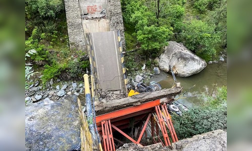 Bridge collapses in Himachal's Kullu, vehicular traffic disrupted ...