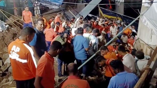 8 killed as wall collapses during festival at temple in Andhra Pradesh ...