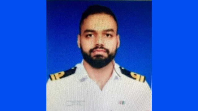 Navy officer Vinay Narwal, who was on honeymoon, killed in Pahalgam ...