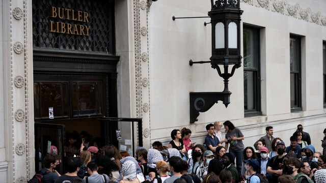 NYPD storms Columbia library as Gaza protest turns into mass student ...