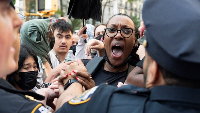 NYPD storms Columbia library as Gaza protest turns into mass student ...
