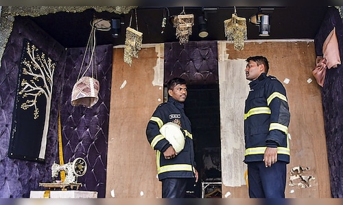 Fire breaks out at garments showroom in south Mumbai, eight rescued ...