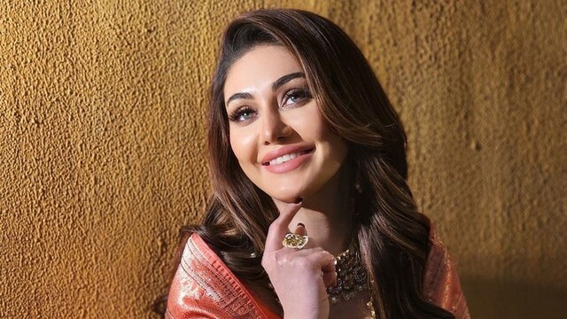 Shefali Jariwala dies at 42 in Mumbai - CNBC TV18