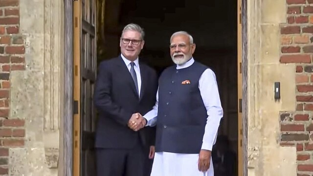 PM Modi calls India-UK FTA 'historic', invites Starmer for visit - CNBC ...