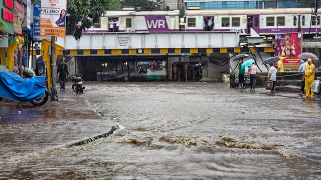 Mumbai local trains running late due to heavy rains, commuters stranded ...