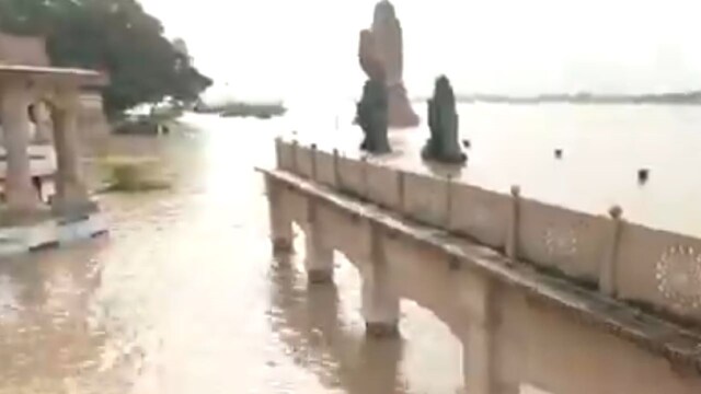 UP floods: Ganga above danger mark in Varanasi, Prayagraj as 13 ...