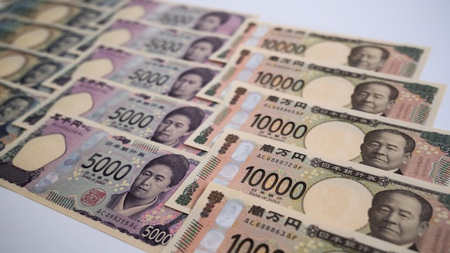 Yen pinned near intervention zone; dollar boosted by Gulf tensions ...