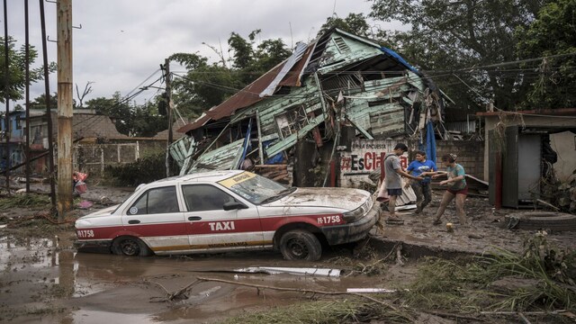 Mexico Floods: See the aftermath of heavy rains sweep away cars ...