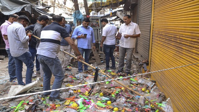 Explosion in Kanpur market: Police seize illegal firecrackers, arrest ...
