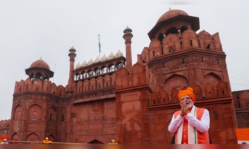 PM Modi Meets Economists at NITI Aayog Ahead of Budget; Exports, Capex ...