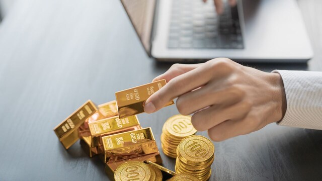 Gold crosses $5,200 an ounce for first time amid geopolitical, policy ...