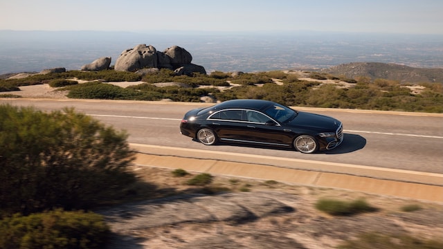 Mercedes-Benz unveils new S-Class with AI tech, V8 return, 100km hybrid ...