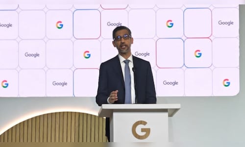 Stanford students boo, wave Palestinian flags as Sundar Pichai delivers ...