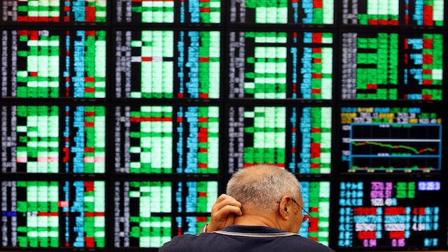 US stocks pause record rally as oil climbs on Iran tensions, focus ...