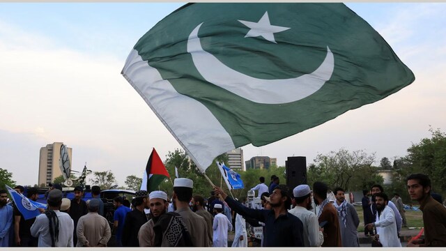 Pakistan: Schools shut, mobile internet cut off across Balochistan amid ...