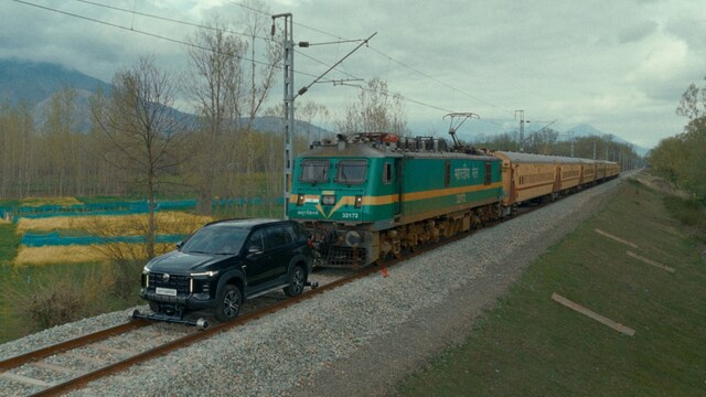 JSW MG Motor’s Majestor sets Guinness record for heaviest train pulled ...