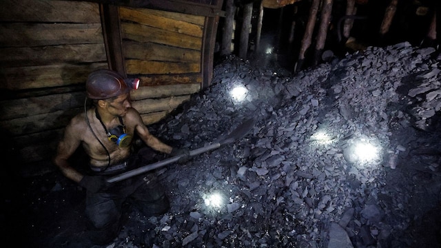 Govt publishes rules for setting up of coal exchanges - CNBC TV18
