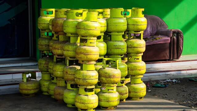 LPG cylinder colours: What each one means and why it matters - CNBC TV18