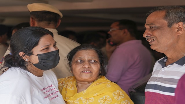 Delhi fire tragedy: 9 dead, including child, as blaze engulfs Vivek ...