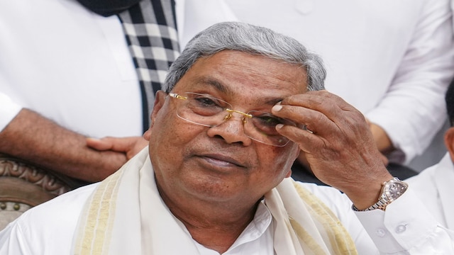 Siddaramaiah in Delhi after resignation, meets Congress top brass at ...
