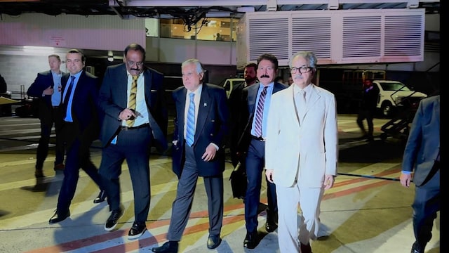 Pak FM arrives in New York to attend UNSC debate amid ongoing efforts ...