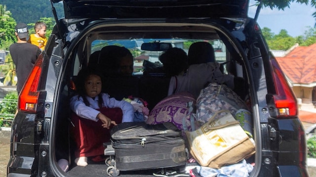 7.8-magnitude quake hits southern Philippines, triggers tsunami alerts ...