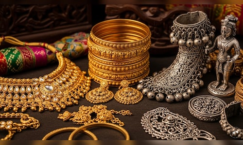 Gold slips to ₹1.52 lakh per 10 grams, silver drops over ₹4,000 per kg ...
