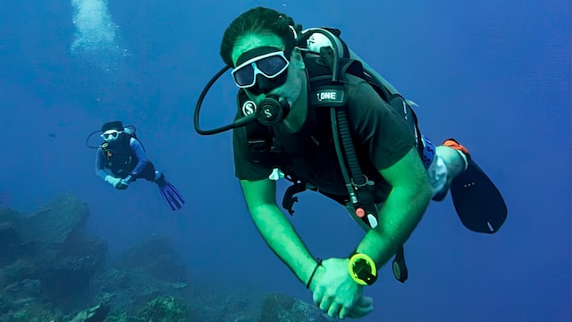 Rahul Gandhi marks World Environment Day with scuba dive, questions ...
