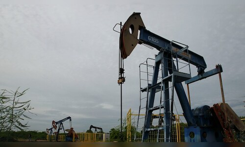 Oil up 1% on signs of slow US output, posts first weekly loss in 8 ...