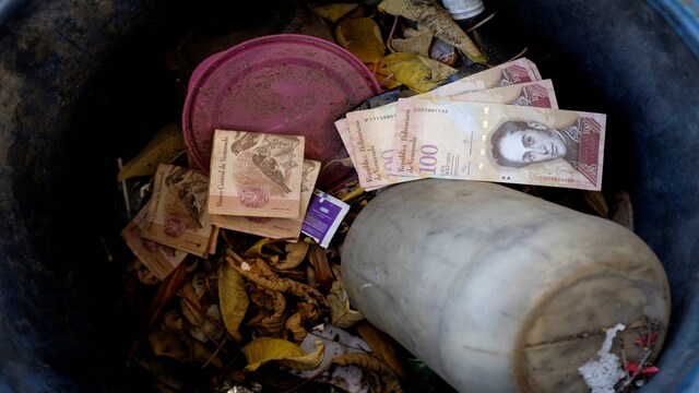 Venezuelan streets quiet after currency devaluation - CNBC TV18
