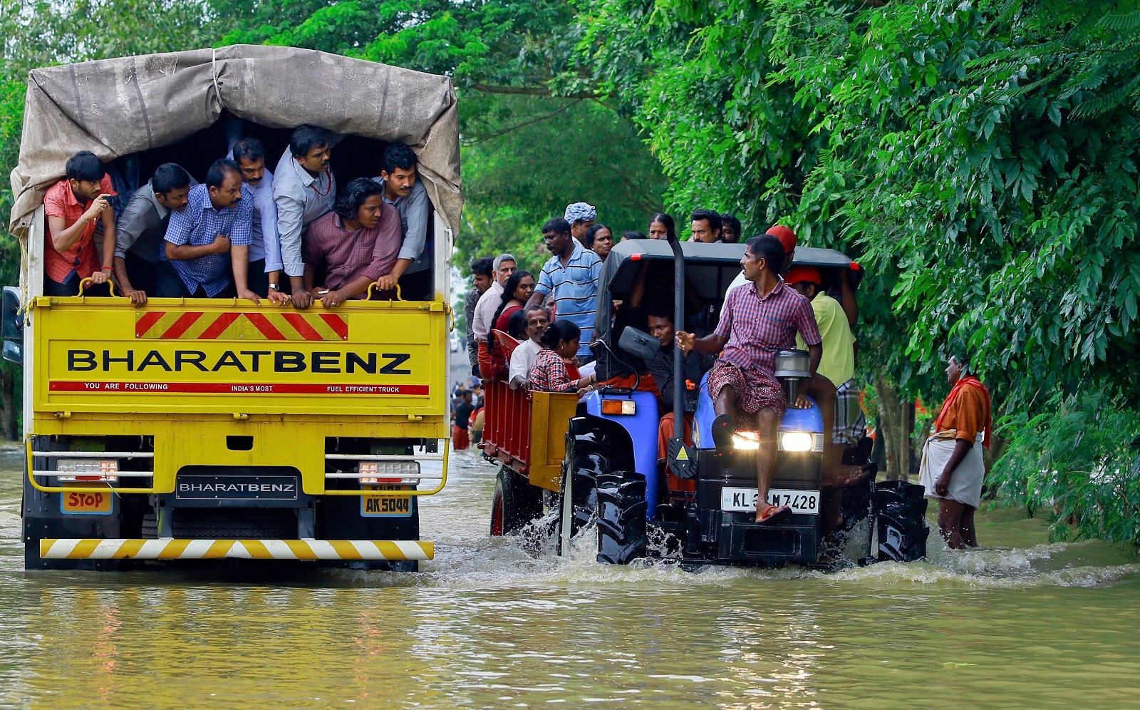 Kerala Floods: Rescue operations underway as rain abates - cnbctv18.com