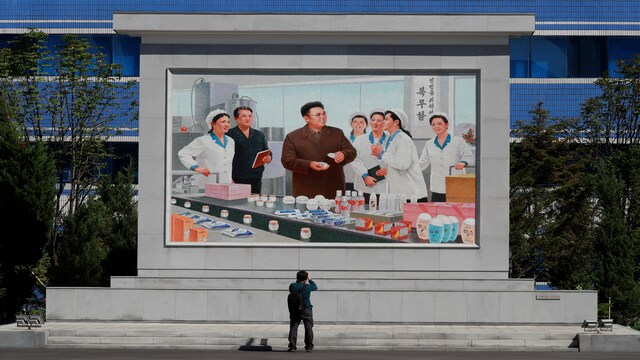 Portraits of a dynasty: North Korea's ever-present Kims - CNBC TV18