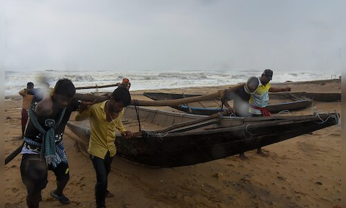 Cyclone 'Gaja' likely to cross coast between Pamban and Cuddalore on ...